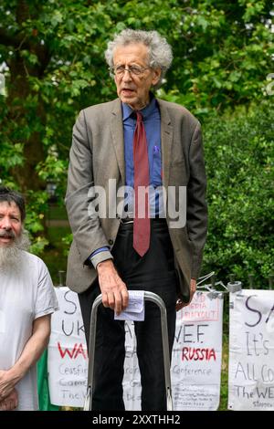 Piers Richard Corbyn speaking at Speakers' Corner. Piers Corbyn is ...