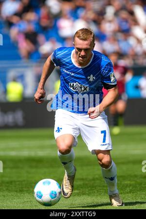 Isac Lidberg (SV Darmstadt 98, #07) am Ball, GER, SV Darmstadt 98 vs. SV Elversberg, Fussball, 2 ...