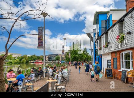 The Royal William IV pub on on Brayford Wharf, Brayford Pool, Lincoln ...