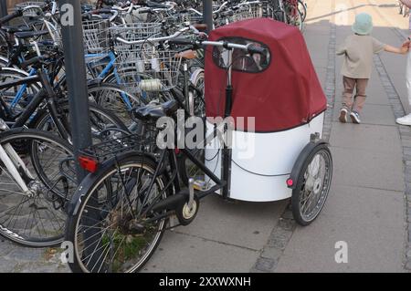 Copenhagen/ Denmark/26 August 2024/ Cargo bikes are very popular in ...