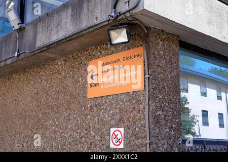 Bilingual sign for Maternity, Obstetrics & Gynaecology unit, University ...