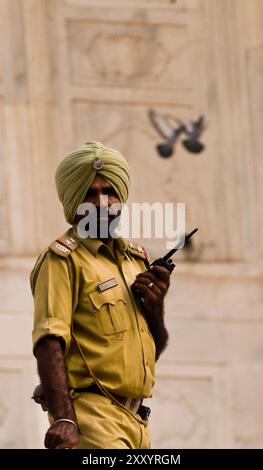 A Sikh policeman at the Taj Mahal, Agra, India Stock Photo - Alamy
