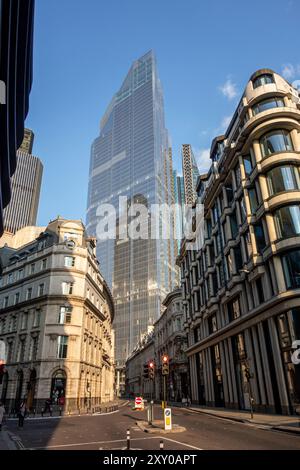 22 Bishopsgate skyscraper viewed from Threadneedle Street, City of ...