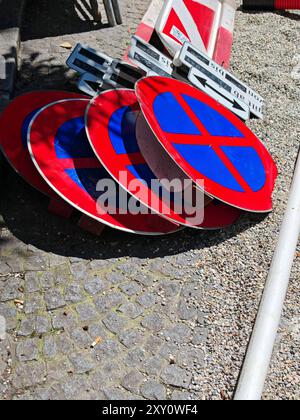 traffic management and road signs, visual information and warnings in ...