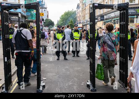 Police security cordon with knife arches at the Notting Hill Carnival ...