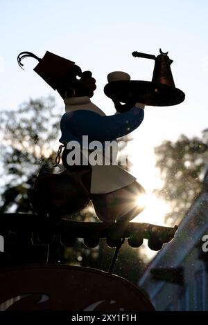 Ein Mohr auf dem Nasenschild des Cafe Getreidegasse, Salzburg 6.08.2024 ...