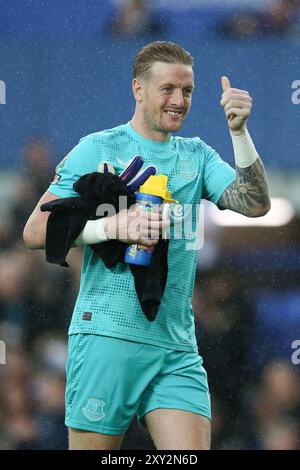 Everton goalkeeper Jordan Pickford gives his team instructions during ...