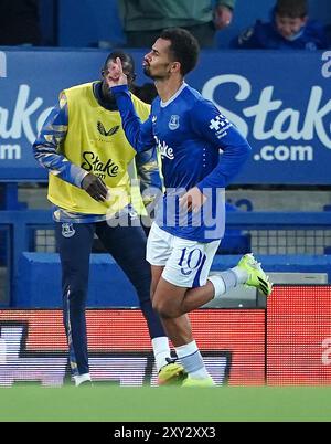 Iliman Ndiaye of Everton celebrates his goal to make it 1-0 during the ...