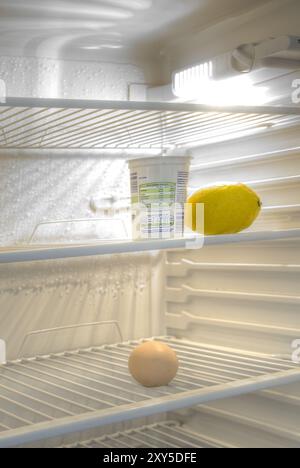 almost empty fridge Stock Photo - Alamy