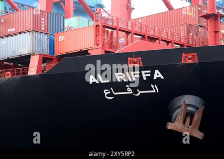 Containerschiff Al Riffa (UASC) in Hamburg, container vessel Al Riffa ...