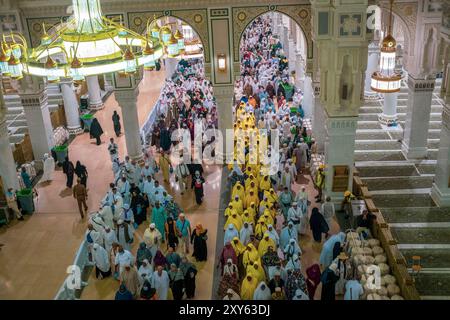 Makkah Saudi Arabia Hajj Pilgrims Kneeling by the Kaaba in Masjid al ...