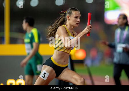 Luna Fischer (VfL Eintracht Hannover) vor Lois Amoako (Neuk?llner SF ...
