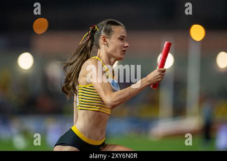 Luna Fischer (VfL Eintracht Hannover) vor Lois Amoako (Neuk?llner SF ...