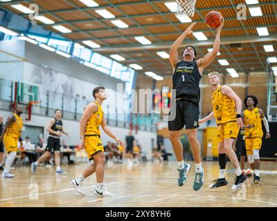 Joel Scott (MHP Riesen Ludwigsburg, #01), Booker Coplin (MHP Riesen ...