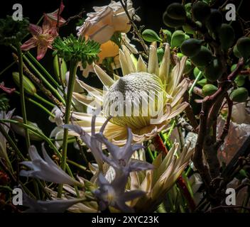 Artistic flower arrangements and decorations, German Floristry ...