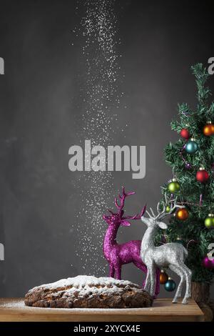 icing sugar falling on a stollen Stock Photo - Alamy