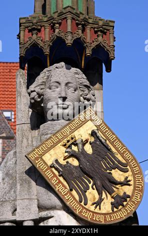 Roland statue, Bremen city centre Stock Photo - Alamy