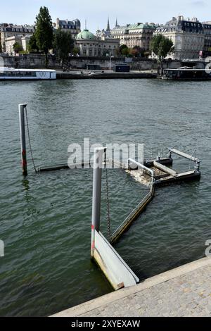 Cleaning process on the Seine river inParis, France Stock Photo - Alamy