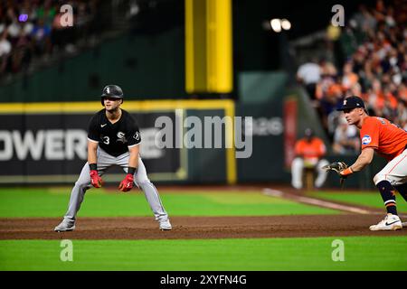 Chicago White Sox outfielder Andrew Benintendi looks to the field ...
