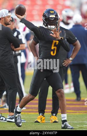 Washington Commanders quarterback Jayden Daniels (5) warming up before the start of an NFL ...