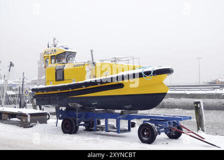 Pilot transfer in Cuxhaven Stock Photo - Alamy
