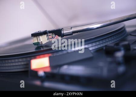 Close up picture of a record player, playing a record Stock Photo - Alamy