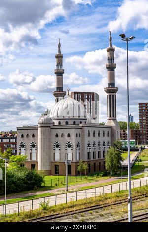 Essalam Mosque in the Feijenoord district of Rotterdam is the largest ...