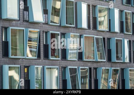 Box-shaped windows, at different angles, facade of a residential ...