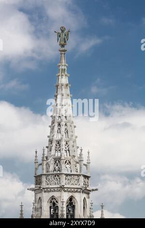 The Muenchner Kindl on the new town hall in Munich Stock Photo - Alamy