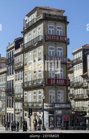 A view of the Vestir Bem e Barato Só Aqui building in Porto, Portugal ...