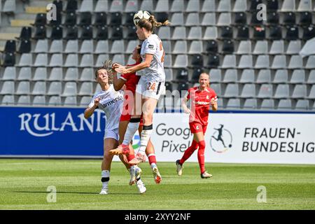 Selina Vobian (SC Freiburg, #08) am Ball, GER, SC Freiburg vs 1. FC Koeln, Fussball Google Pixel ...