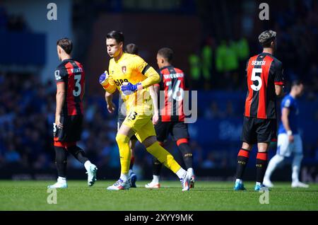 Bournemouth goalkeeper Kepa Arrizabalaga (centre) attempts to head the ...