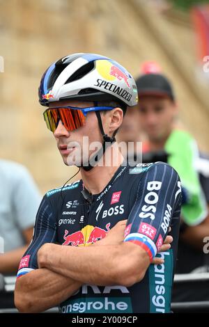 Primoz Roglic has a scare as he had a puncture and swapped a bike with ...