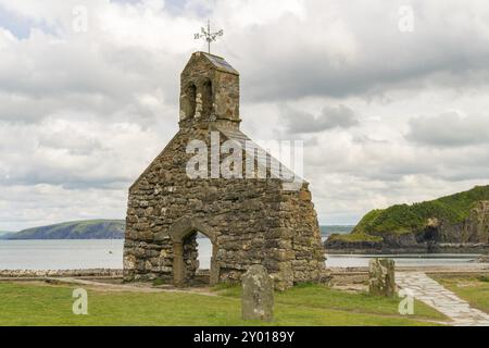 Old church and gravestones at Cwm Yr Eglwys in the Pembrokeshire coast ...