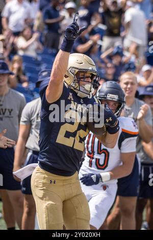 Navy running back Eli Heidenreich (22) catches a pass and runs during ...