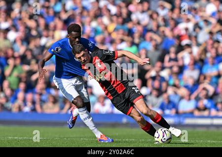 Tim Iroegbunam of Everton holds off Jhon Arias of Wolverhampton ...