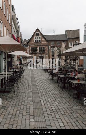Cobbled streets in Hof square in the historic old town of Aachen city ...