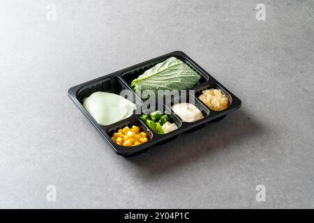 Dumplings, webfoot octopus, king shrimp, fried food, flying fish roe ...