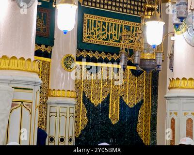 Al Rawdah Al Sharefa or Sacred Garden, the area between Prophet ...