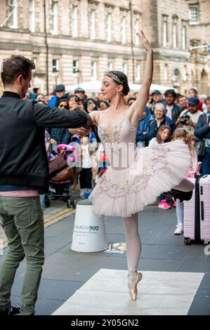 Bianca Carnovale known as Ballet Busker performing at Edinburgh Fringe ...