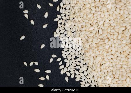 Macro kernels of white roasted sesame seeds Stock Photo - Alamy