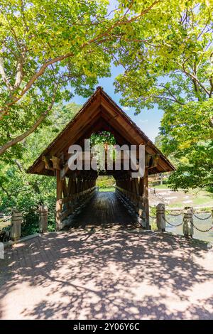 Bridge over the DuPage River in Naperville, Illinois USA in summer ...