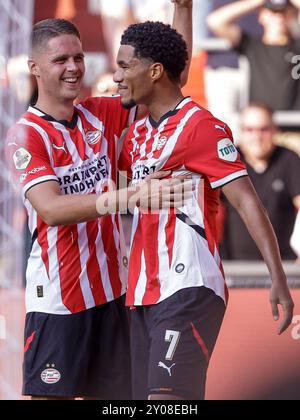 EINDHOVEN - Joey Veerman of PSV Eindhoven celebrates the 3-2 goal ...
