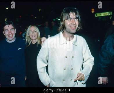 OASIS Noel Gallagher and Patsy Kensit on the cover of Vanity Fair in ...