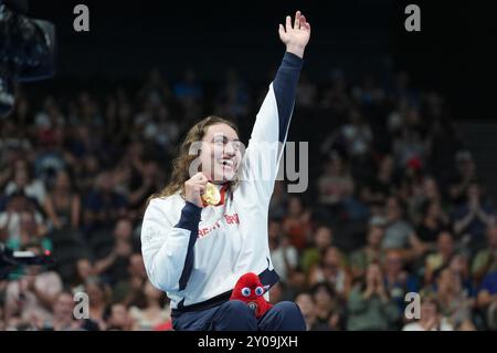Great Britain's Grace Harvey celebrates with her gold medal after ...