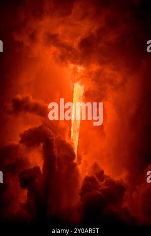 Hawaii's Kilauea volcano eruption formed a lava tube coming out the ...