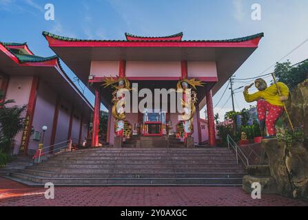 Golden statue of Monkey King - Sun Wukong in the interior of Wat Pho ...