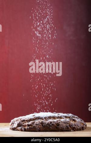 icing sugar falling on a stollen Stock Photo - Alamy