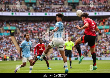 Nico O’Reilly of Manchester City under pressure from Enzo Le Fée of ...