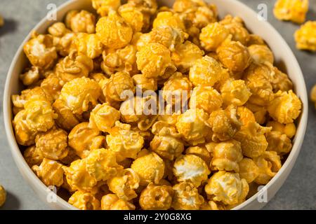 Homemade Chicago Style Popcorn with Caramel and Cheese Stock Photo - Alamy